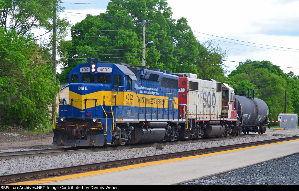 DM&E 4002, CP's Tomah Sub.